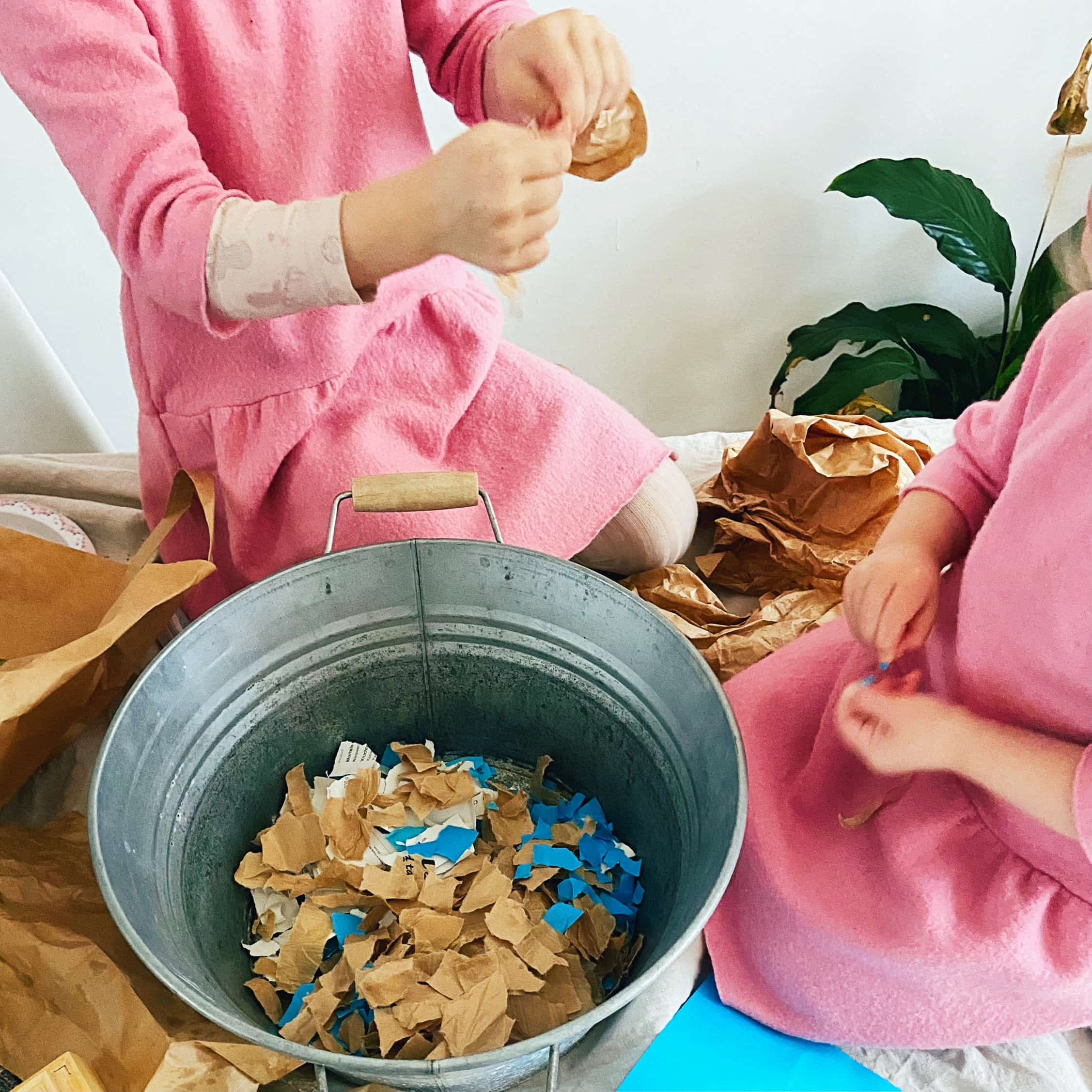 Zelf papier maken van oud papier met kinderen