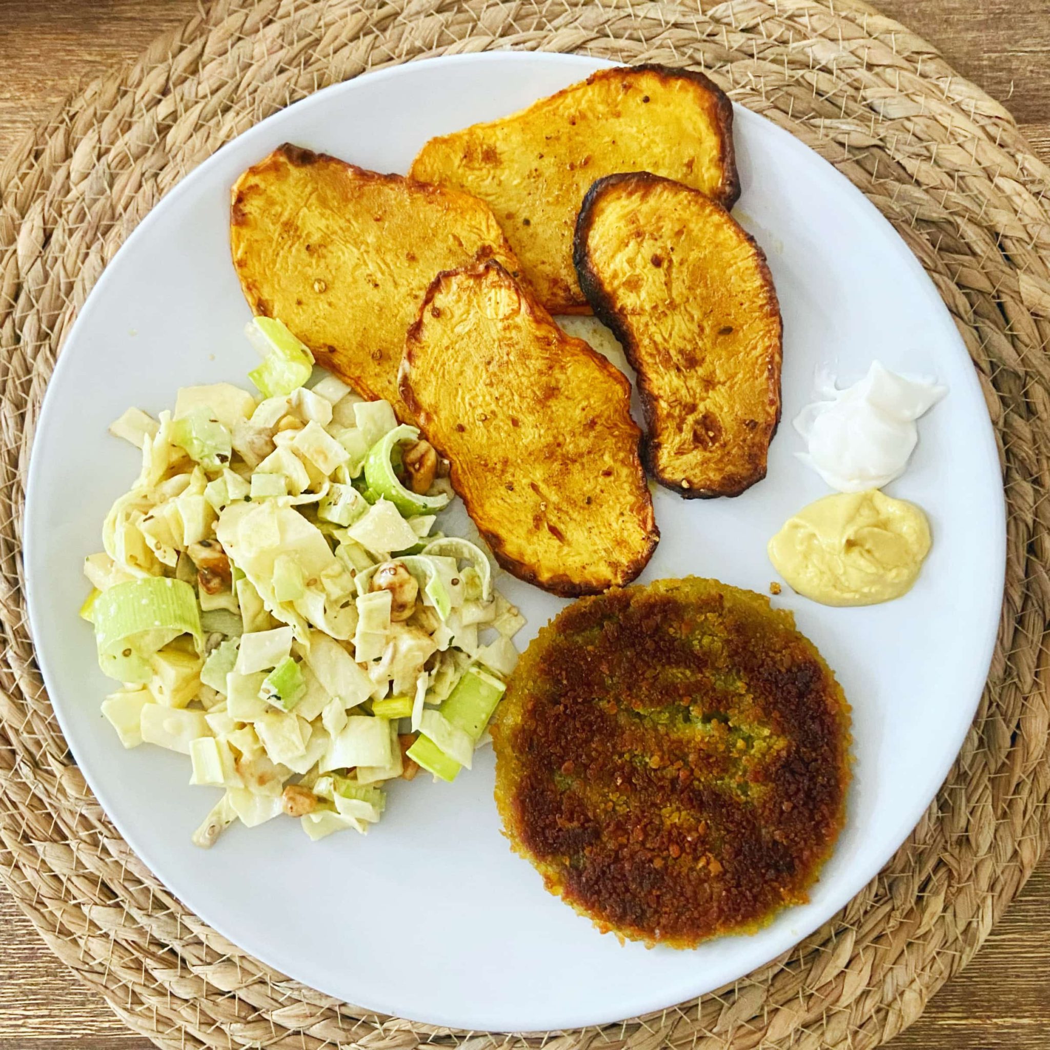 paarse knolraap met kruiden uit de oven: biologisch en vegan gerecht