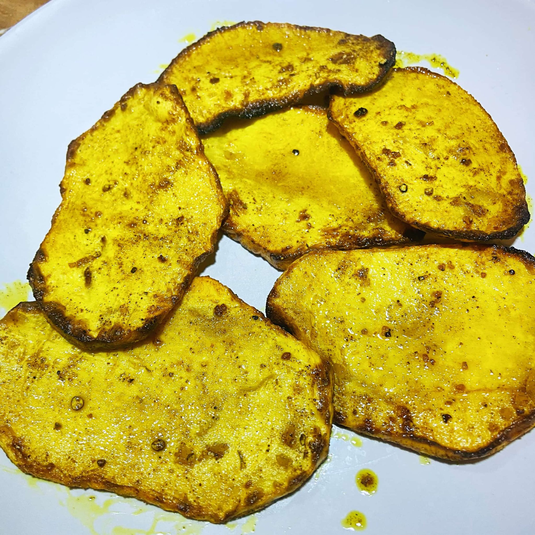 paarse knolraap met kruiden uit de oven: biologisch en vegan gerecht