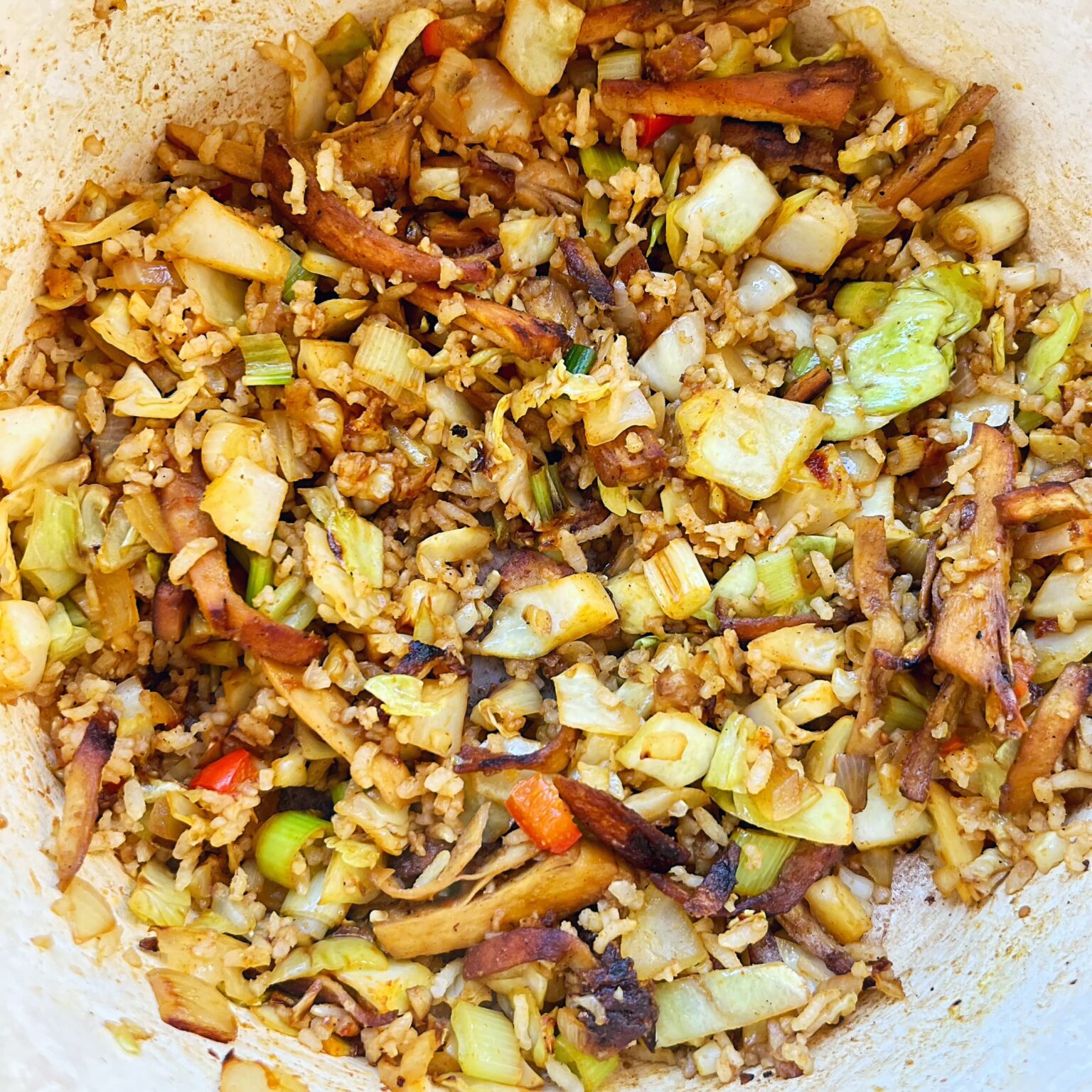 Vegan Nasi: 100% plantaardig gerecht met vegan pindasaus